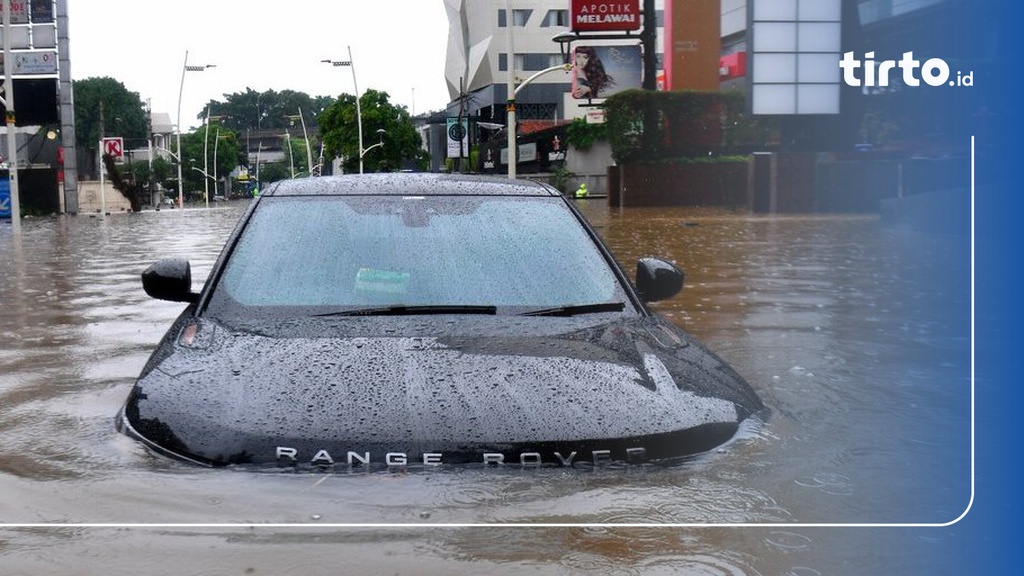 3 Hal yang Harus Dilakukan Saat Mobil Matic Terendam Banjir