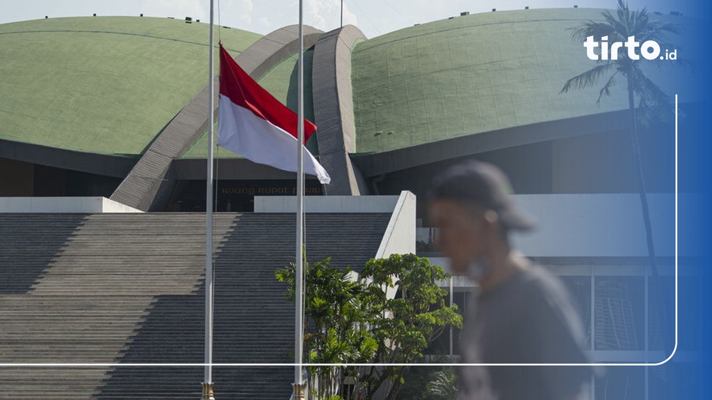 Arti Bendera Setengah Tiang: Aturan Pengibaran & Makna Filososfi