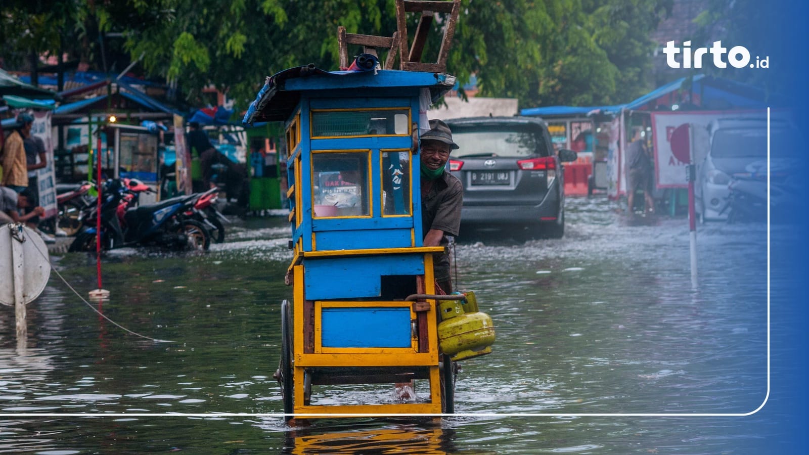Bpbd Lebak Evakuasi Warga Akibat Banjir Di Rangkasbitung Cibadak