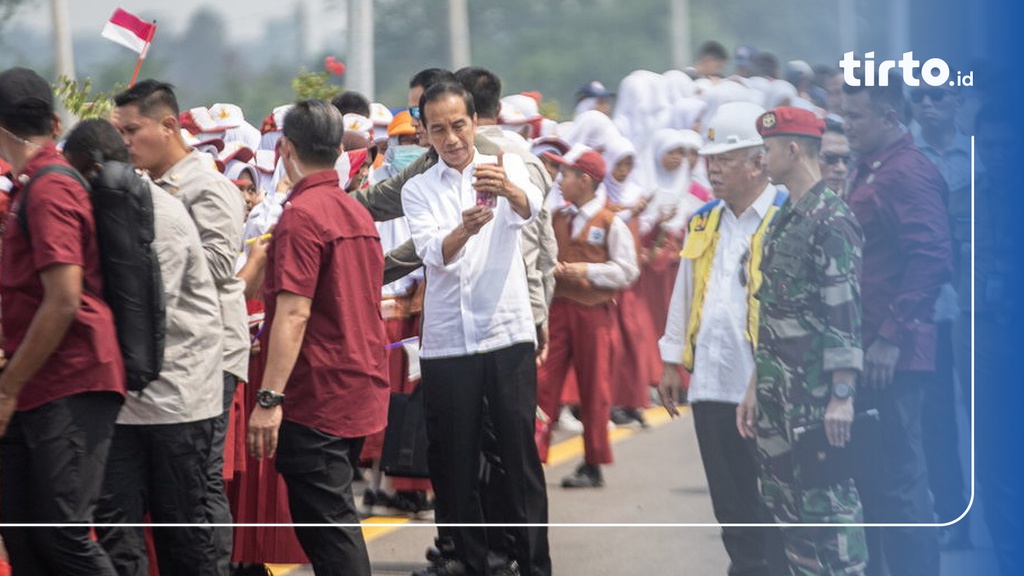 Jokowi Resmikan 2 Tol di Trans Sumatera demi Tarik Investasi