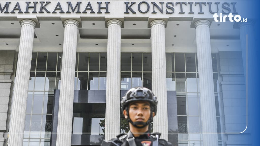 MK Tolak Uji Formil Syarat Usia Capres Ajuan Denny Indrayana MK Tolak Uji Formil Syarat Usia Capres Ajuan Denny Indrayana