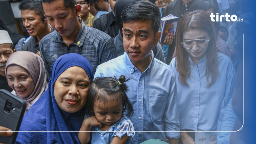 Prabowo Ajak Warga Padang Nyoblos, Gibran Perkenalkan KIS Lansia