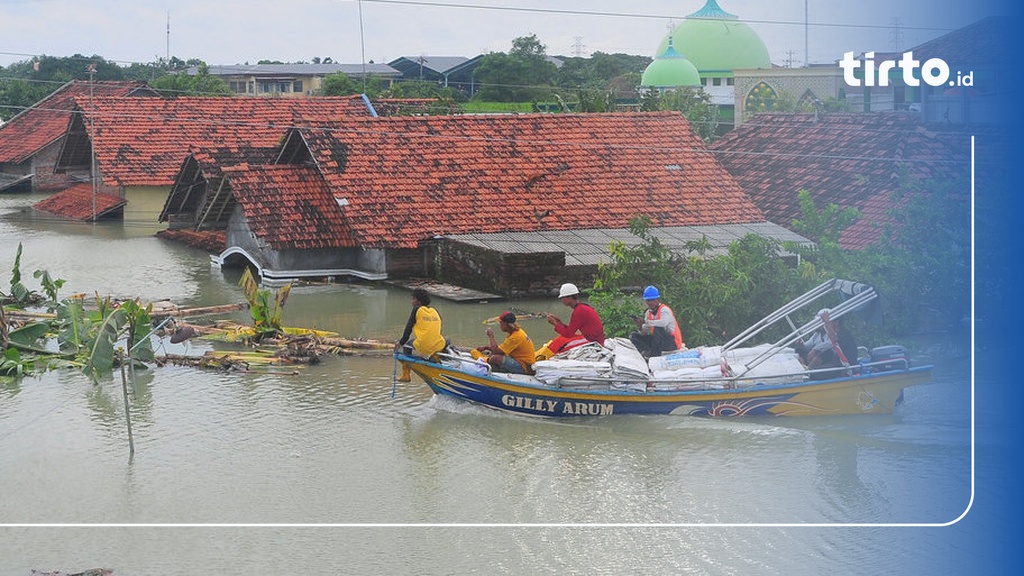 Polri Kirimkan Bantuan ke Korban Banjir Demak dan Kudus