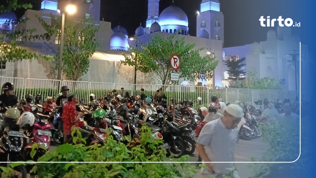Menyelami Kebahagiaan di Masjid Raya Sheikh Zayed Kota Solo