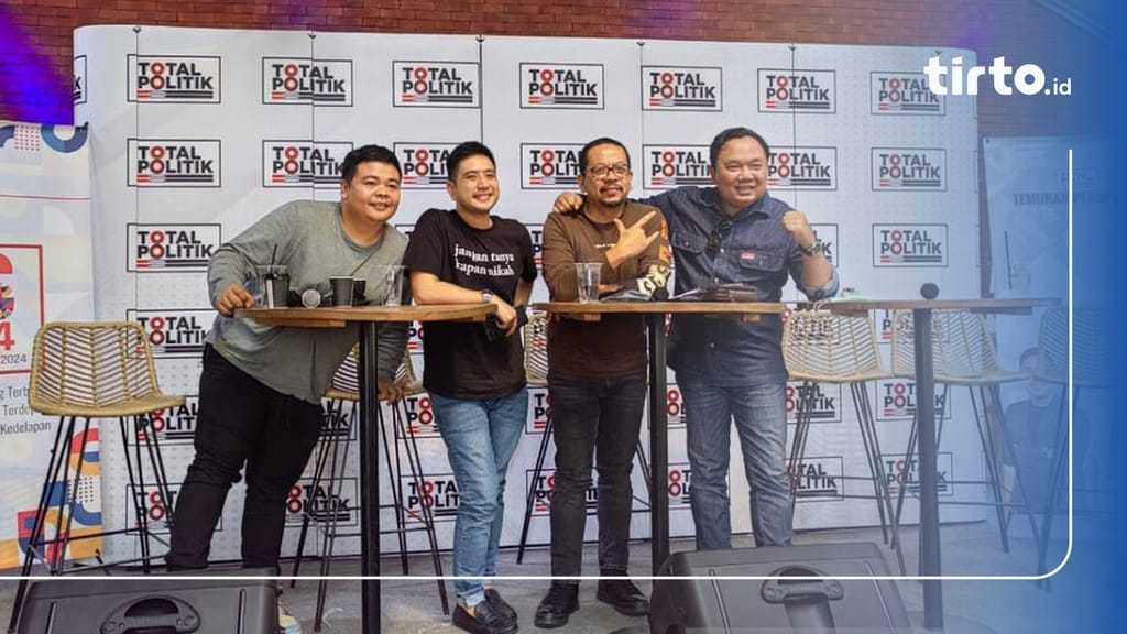 Siapa Host Total Politik, Profil, dan Apa Isi Podcastnya?