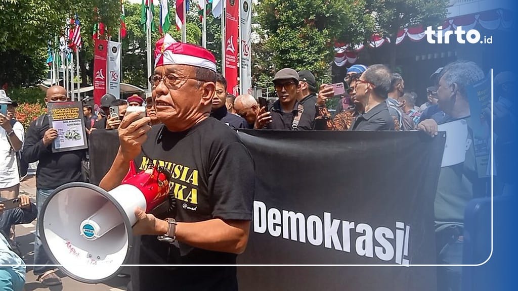 Said Didu di Depan Gedung MK: Saatnya Turunkan Raja Jawa