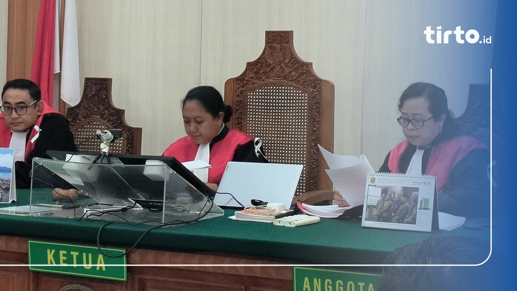PN Denpasar Tetap Gelar Sidang, Para Hakim Pakai Pita Putih