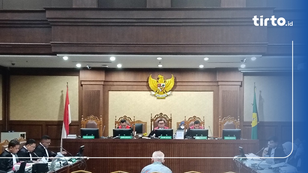 Eks Dirut Taspen Iqbal Latanro Jadi Saksi Sidang ANS Kosasih