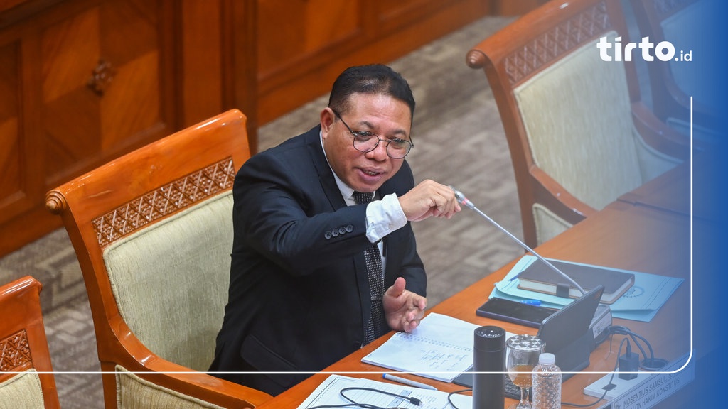 Inosentius Samsul Sah Jadi Hakim MK Gantikan Arief Hidayat