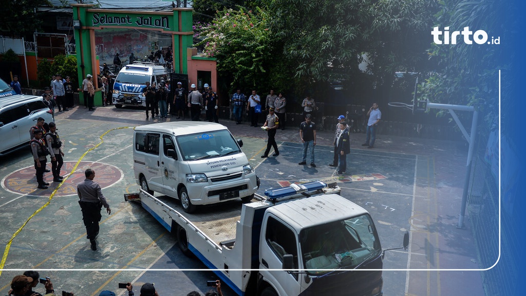 Fakta-fakta Mobil MBG Tabrak Siswa & Guru di Kalibaru