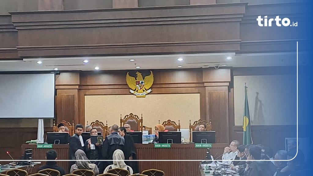 Terdakwa Kasus Korupsi Minyak Main Golf Bareng Pakai Duit PT OTM