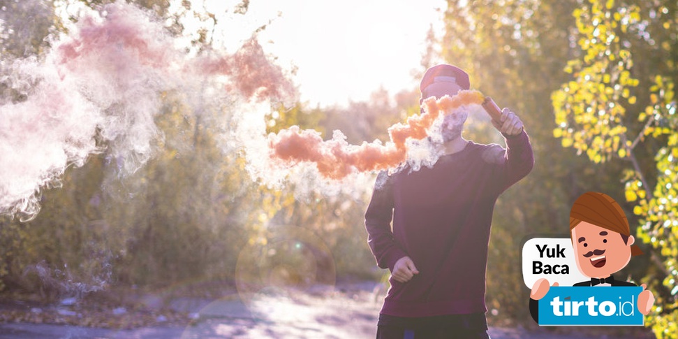 Beda Flare dan Smoke Bomb, Harga, Hingga Cara Pakainya